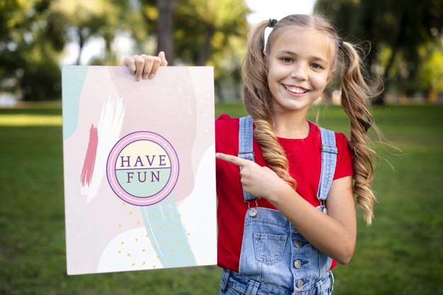 Free PSD girl with poster Mockup - Creativepouch